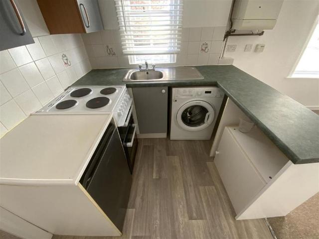 1 bedroom ground floor flat to rent