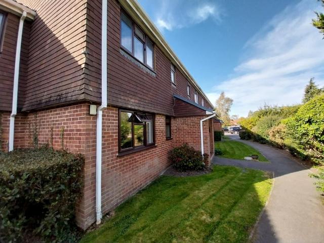 1 bedroom ground floor flat to rent