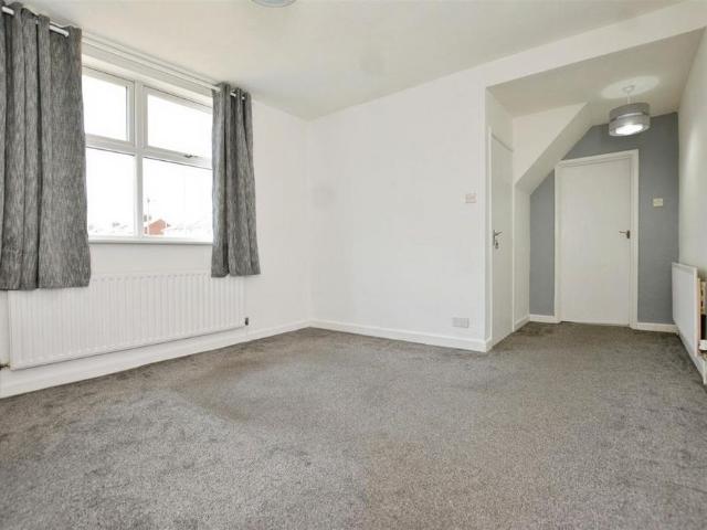 1 bedroom ground floor flat to rent