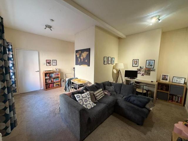 1 bedroom ground floor flat to rent