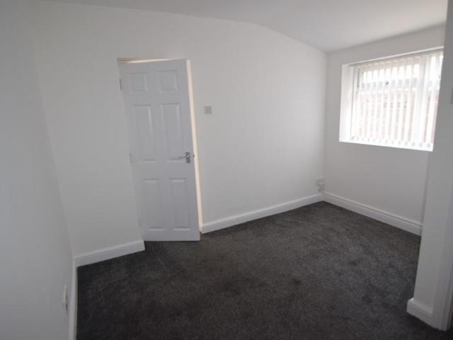 1 bedroom ground floor flat to rent