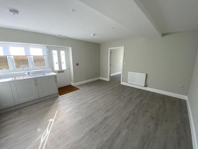 1 bedroom ground floor flat to rent