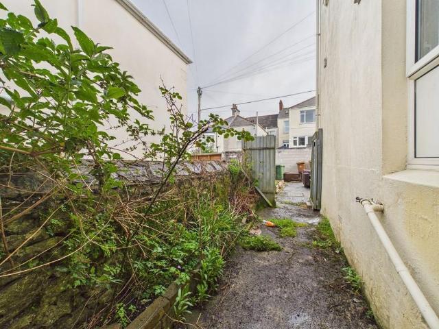 1 bedroom ground floor flat to rent