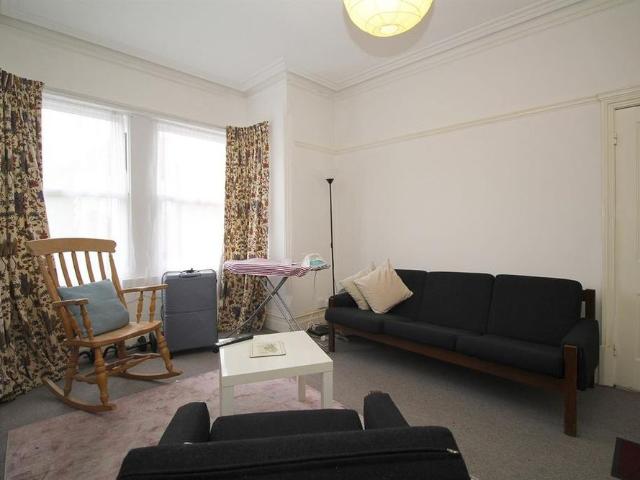 1 bedroom ground floor flat to rent