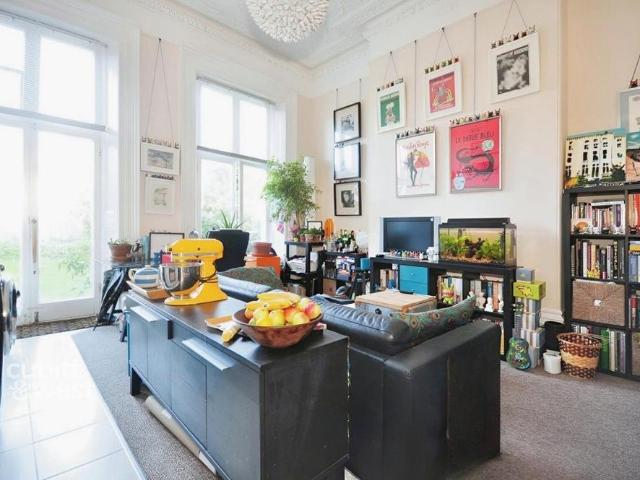 1 bedroom ground floor flat to rent
