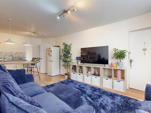 1 bedroom ground floor flat to rent