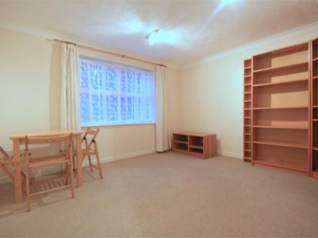 1 bedroom Ground floor flat to rent