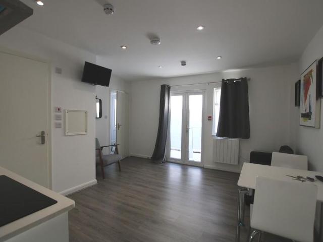 1 bedroom ground floor flat to rent