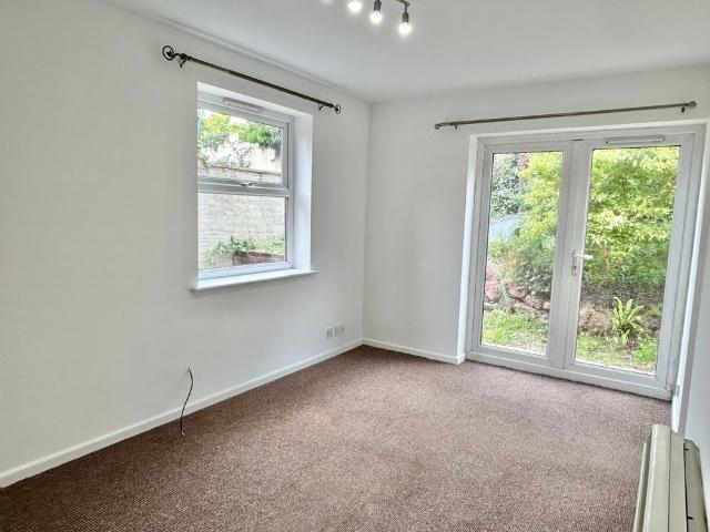1 bedroom Ground Floor Studio Apartment to rent