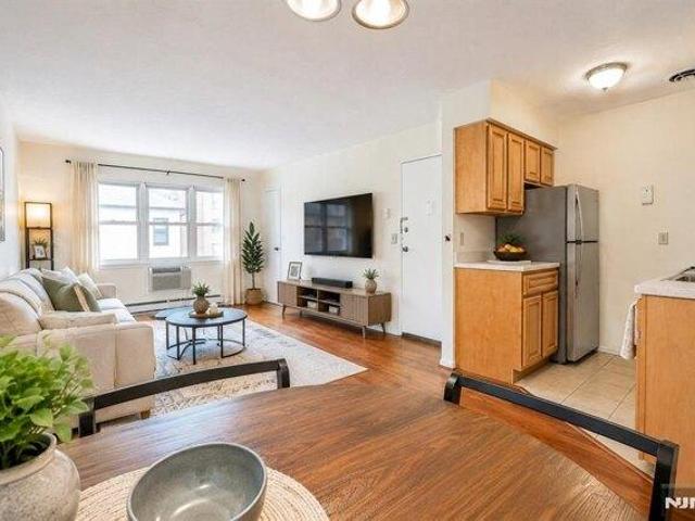 1 bedroom, Guttenberg NJ 07093 104375060