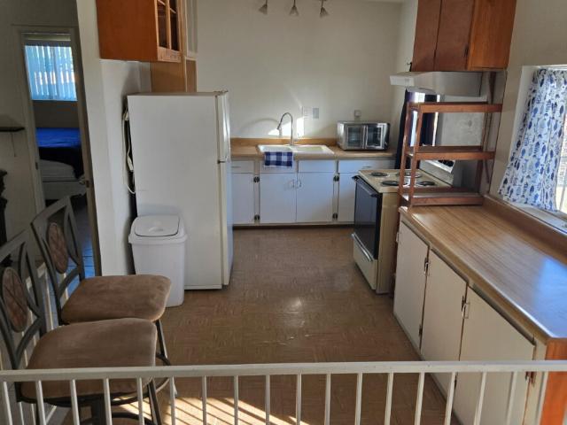 1 Bedroom guest house with private bathroom, quiet neighborhood