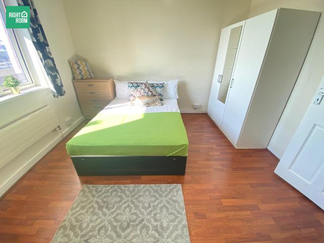 1 bedroom Double room to let Room 3, Kendal House, London N1 9DF