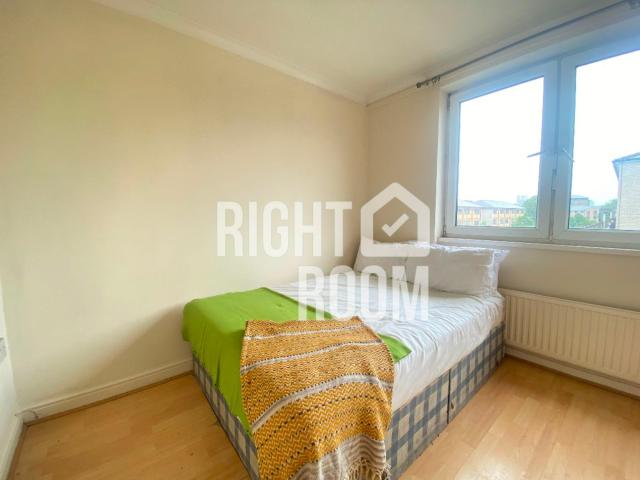 1 bedroom Double room to let Room 3, Stebondale Street E14 3BX