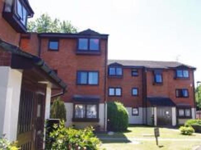 1 bedroom Double room to let Room 1 Wheatley Close, London