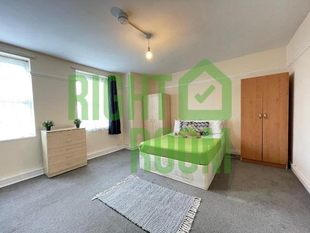 1 bedroom Double room to let Room 1, Abbey House E15 3NB