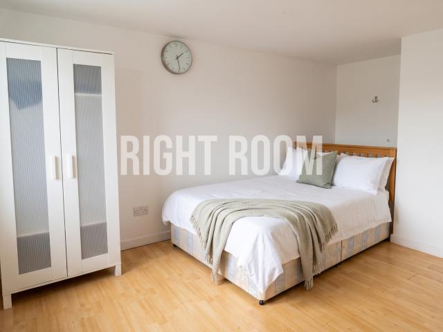 1 bedroom Double room to let Room 1, Garnet Walk, Beckton, London E6
