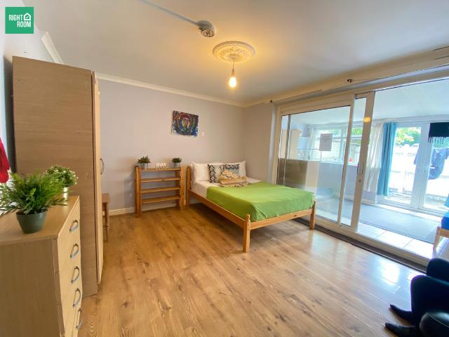 1 bedroom Double room to let Room 1, Goodinge Close N7 9EX