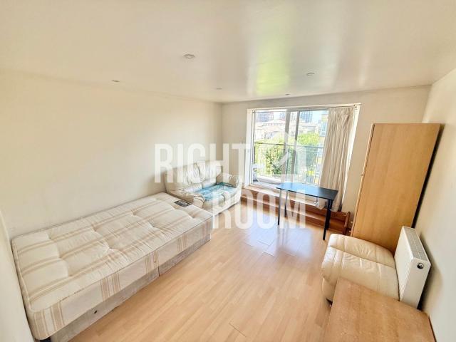 1 bedroom Double room to let Room 1, Studley Court, Isle of Dogs, London E14