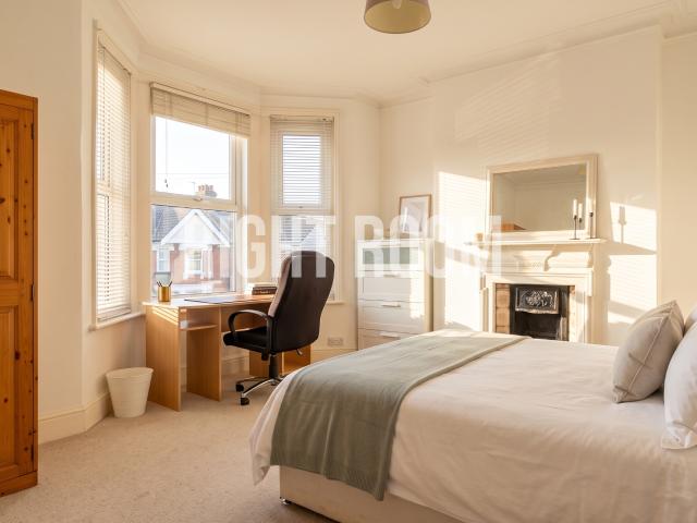 1 bedroom Double room to let Room 2, Thackeray Road, Portswood SO17