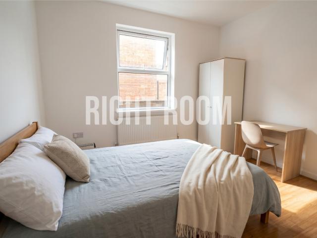 1 bedroom Double room to let Room 2, Coventry Road, Polygon, Southampton SO15