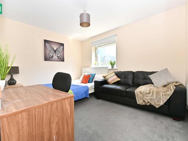 1 bedroom Double room to let Room 2, Flynn Court E14 8JQ