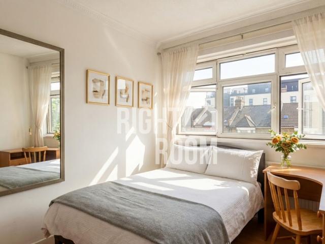 1 bedroom Double room to let Room 2, Gilbertson House, Canary Wharf, London E14 8PL