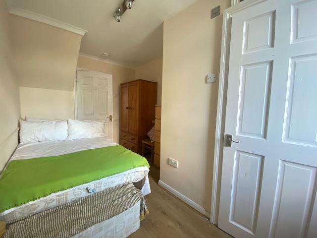 1 bedroom Double room to let Room 2, Stebondale Street E14 3BX