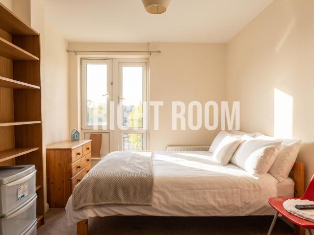 1 bedroom Double room to let Room 4, Grafton Road, Kentish Town, London NW5 4BH