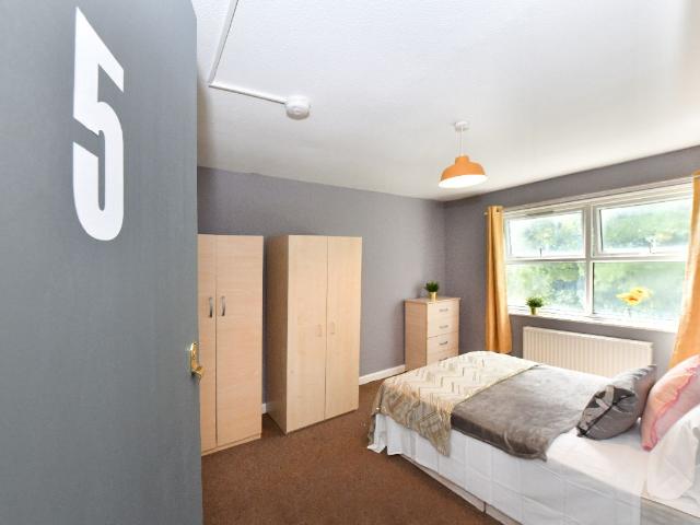 1 bedroom Double room to let Room 5, Amhurst Road E8 1LL