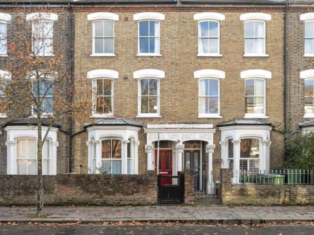 1 bedroom Double room to let Room 5, Gillespie Road, Highbury, London N5