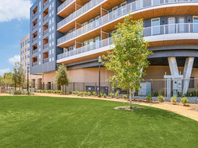 1 bedroom, Dallas TX 75226 LS77900511