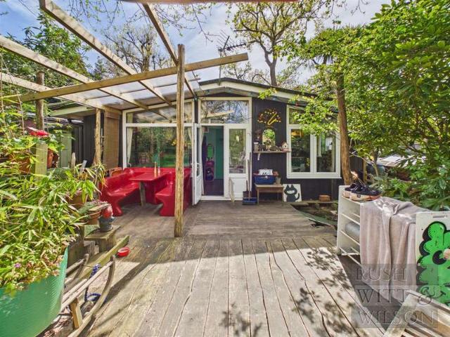 1 Bedroom Detached Bungalow