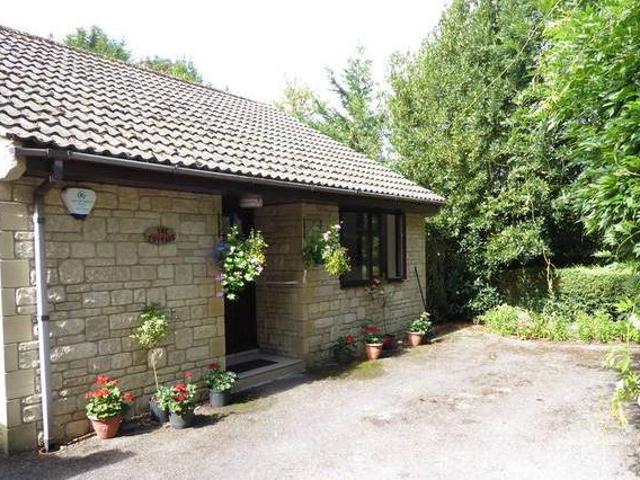 1 bedroom detached bungalow for rent in Victoria Road Trowbridge BA14