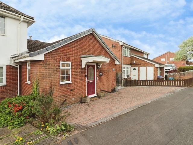 1 bedroom detached bungalow for sale