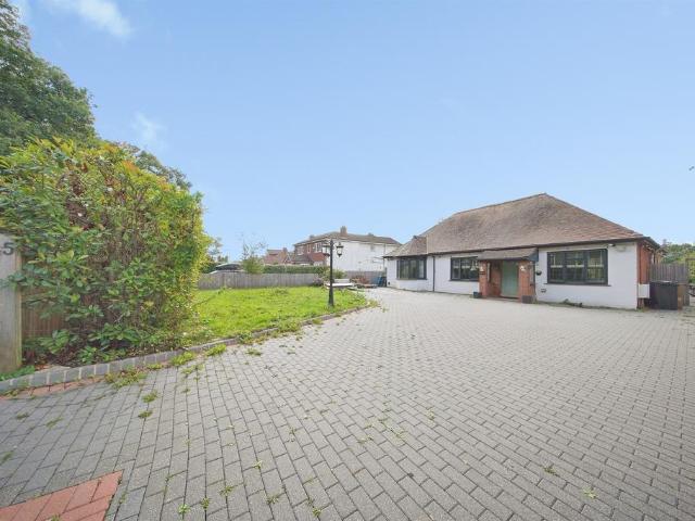 1 bedroom detached bungalow for sale