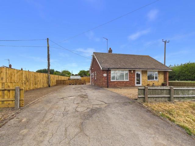 1 bedroom detached bungalow for sale