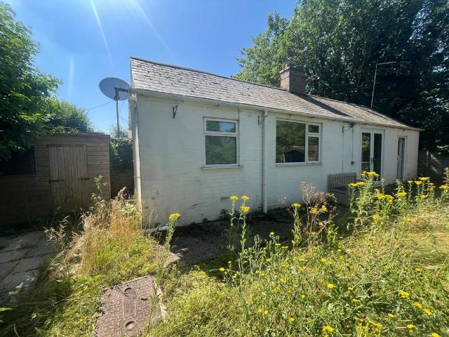 1 bedroom detached bungalow for sale