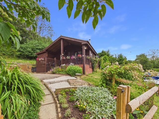 1 bedroom detached bungalow for sale