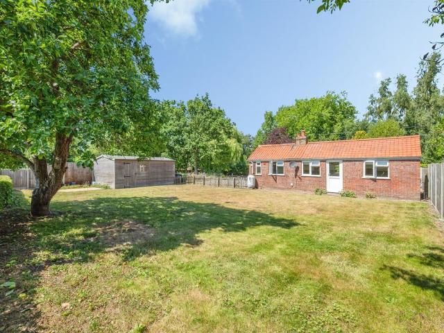 1 bedroom detached bungalow for sale