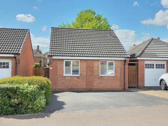 1 bedroom detached bungalow for sale