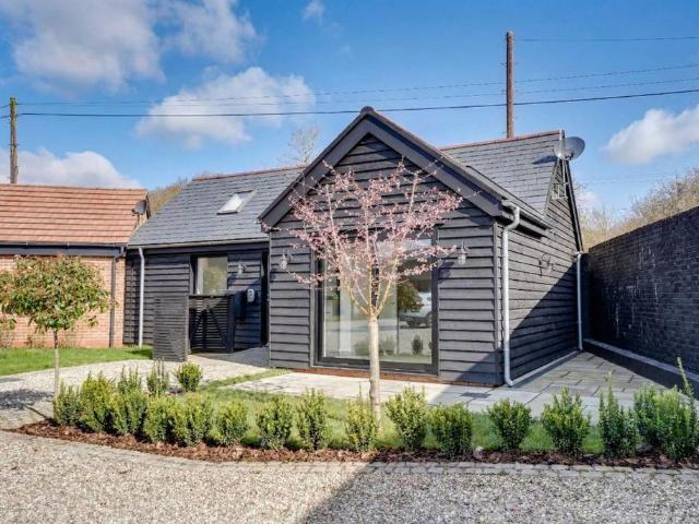 1 bedroom detached bungalow for sale