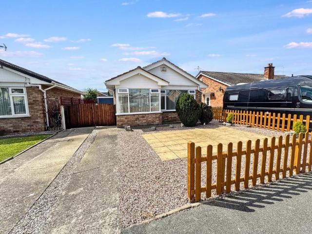 1 bedroom detached bungalow for sale