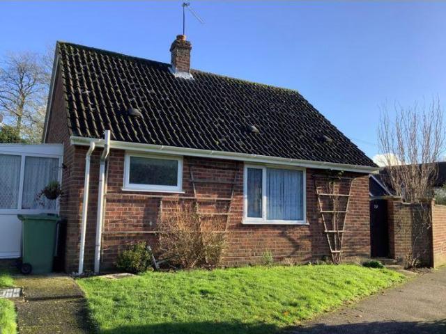 1 bedroom detached bungalow for sale