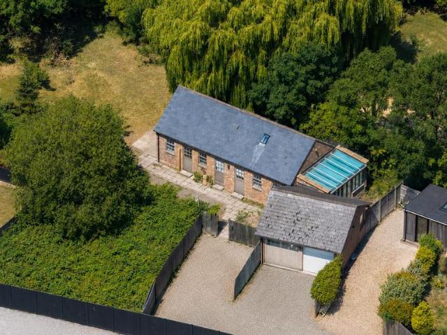1 bedroom detached bungalow for sale