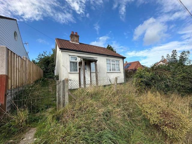 1 bedroom detached bungalow for sale