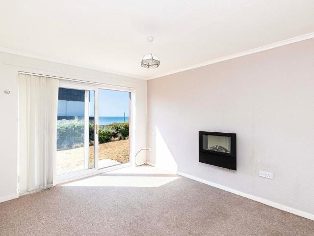 1 bedroom detached bungalow for sale