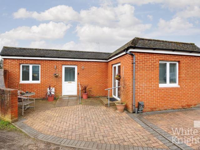 1 bedroom detached bungalow for sale