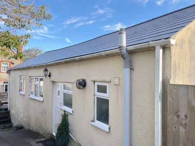 1 bedroom detached bungalow for sale
