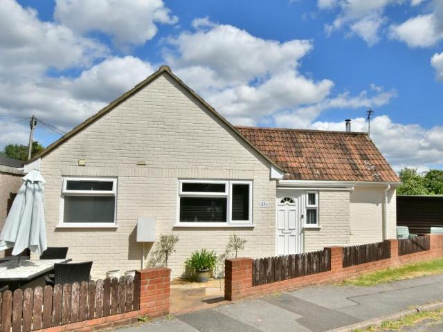 1 bedroom detached bungalow for sale