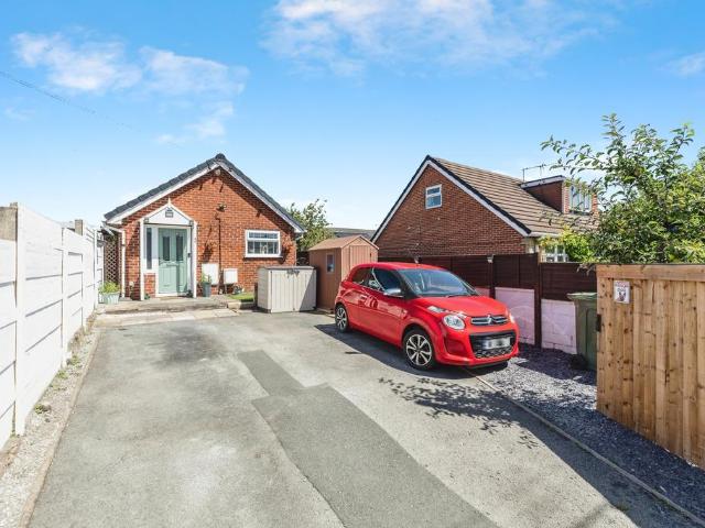 1 bedroom detached bungalow for sale